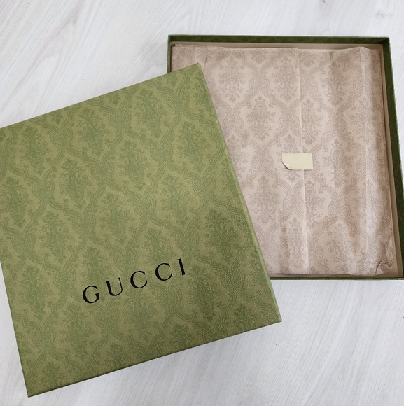 Gucci | Accessories | Gucci Olive Green Box With Beige Lining | Poshmark